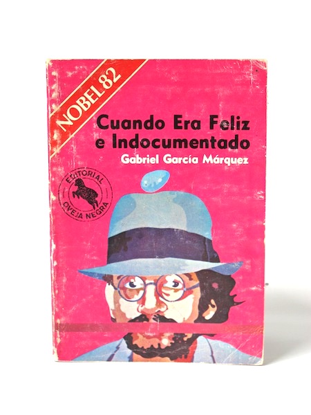 joven feliz e indocumentado